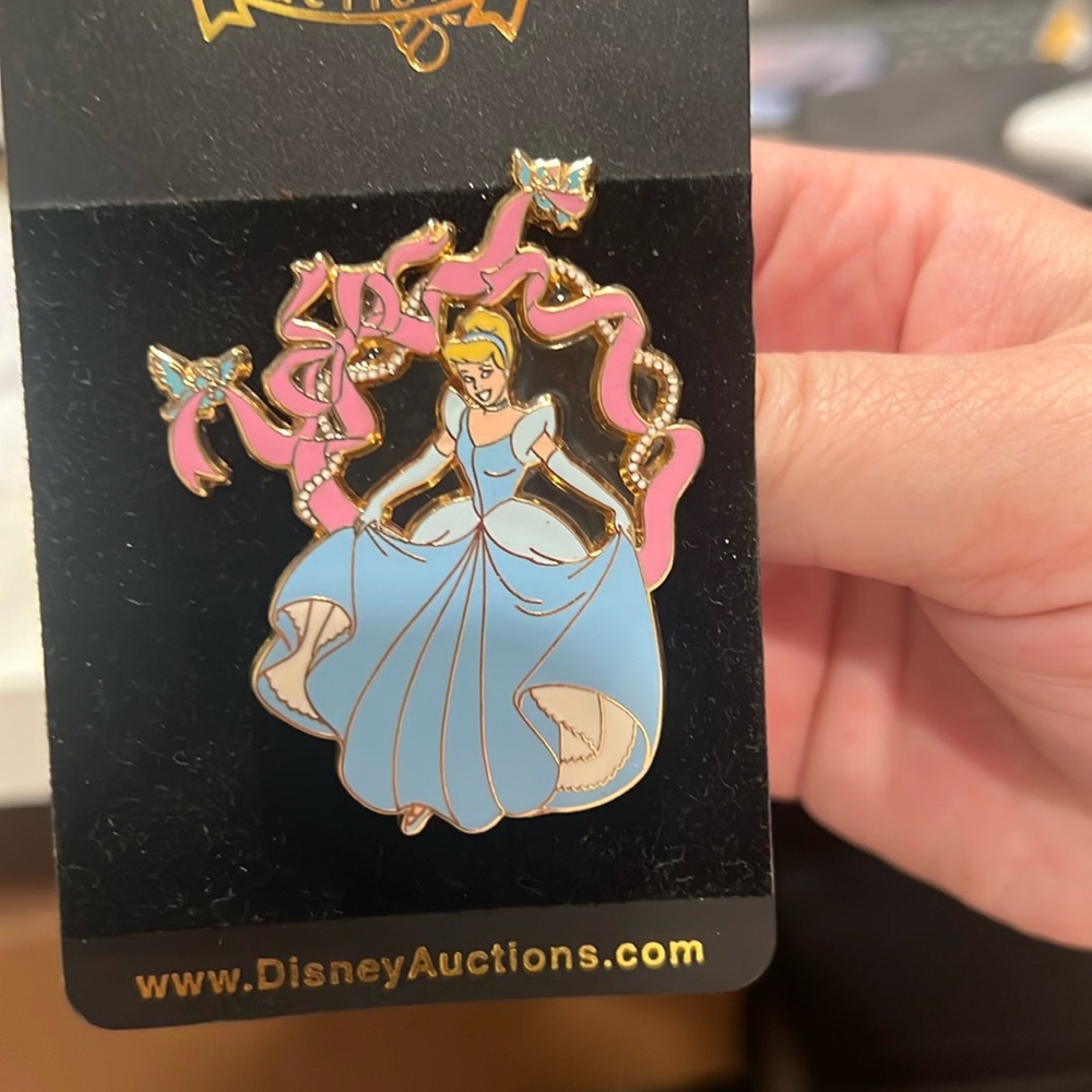 Cinderella Pin Limited Edition 500 - Gem